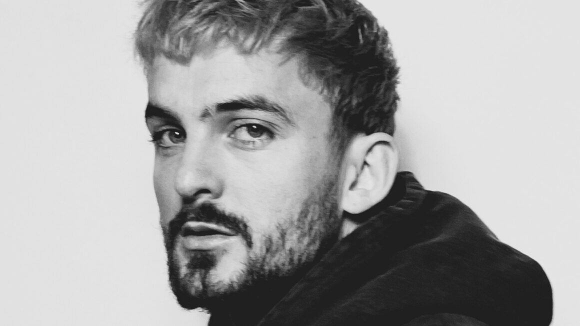 Meet Bajro, a talented Reggaeton music producer that creates Spanish ...